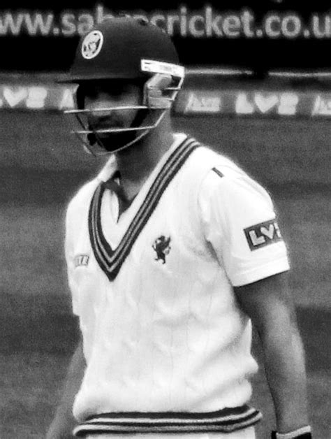 Swapan আগেকার দিনে ক্রিকেট খেলার পোষাক। Facebook