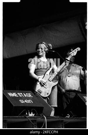 Jennifer Finch L7 Glastonbury 94 Bass Player Jennifer Finch Of The