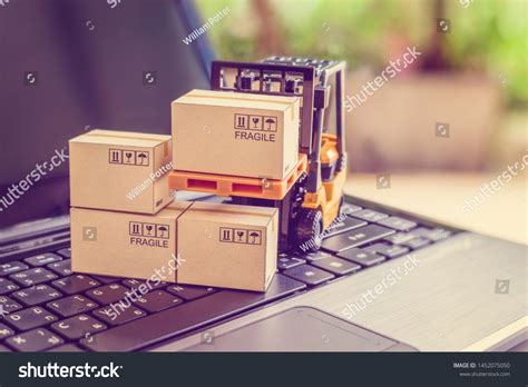 물류 공급망 및 배송 서비스 개념포크 리프트 스톡 사진 1452075050 Shutterstock