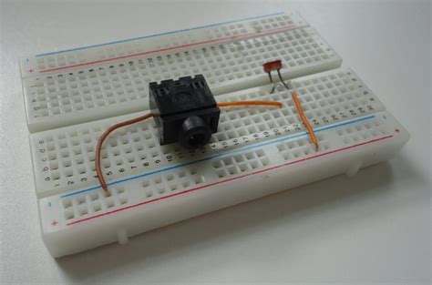 Send Your Secret Spy Messages Wirelessly Through Light With This Diy