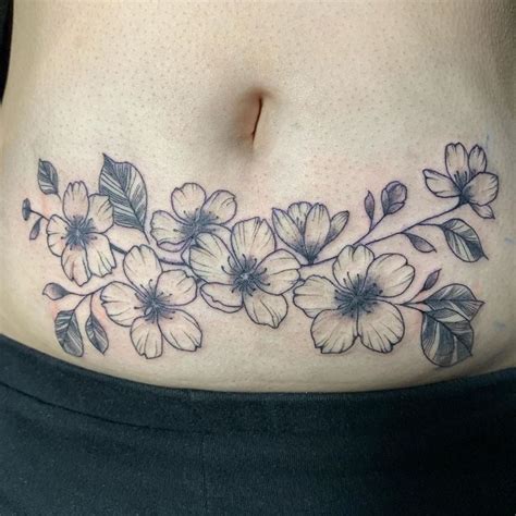 전주타투 ‘body Tag 현디🌱 On Instagram “ 튼살커버 배타투 꽃타투 신기하게도 별로 안아파 하셔서 놀랬던 작업이었어요 튼살이 완벽히 안가려져도