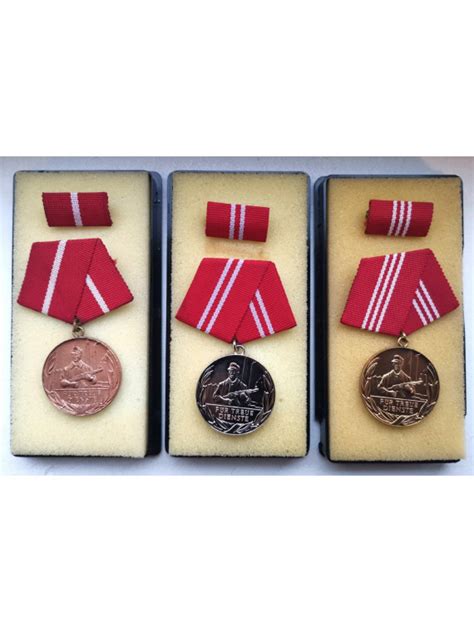Lot 3 Medailles Kampfgruppen Rda Ddr Medaille FÜr Treue Dienste In Der Kampfgruppen Der