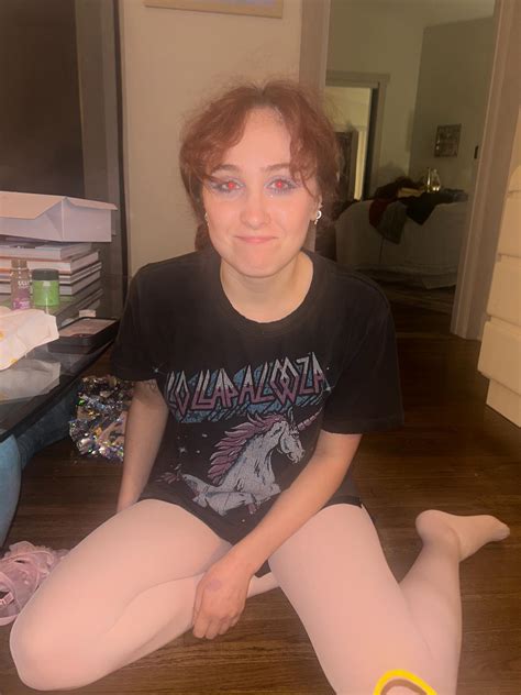The Best Chappell Roan Feet Pictures 🤩