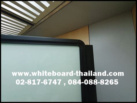 กระดานไวท์บอร์ดกระจกเคลือบขาว ขาตั้งล้อเลื่อน ล็อคได้ สองหน้า ขอบอลูมิเนียมและขาตั้งสีดำ {glass