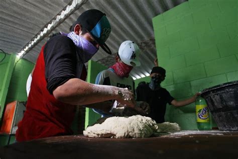 Las Pandillas Acosan Los Centros Educativos De El Salvador