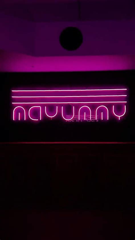 Неоновая вывеска для студии танцев Neon Signs Signage Design Neon Design