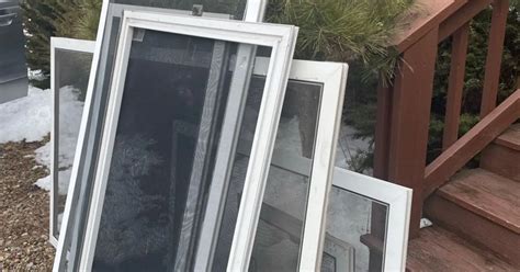 3월 8일 오전 9시쯤 오셔서 방충망 6개 교체및 내부 나무지붕 틈새 벌레 나올만한곳 세심하게 막아주시고 오후 4시30분쯤 작업이 끝났습니다 그 다음날 일요일 먼저 전화