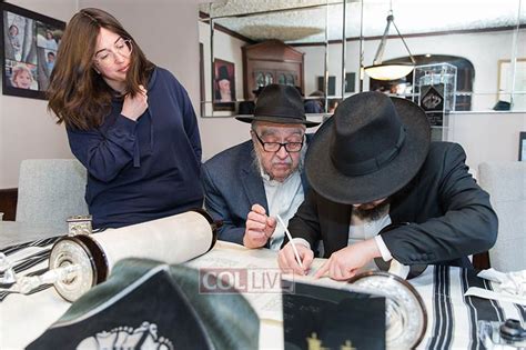 Torah Dedicated In Memory Of R Aaron Levitansky