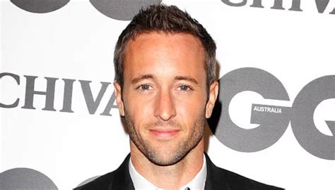 Alex Oloughlin Height Weight Shoe Size Body Measurements