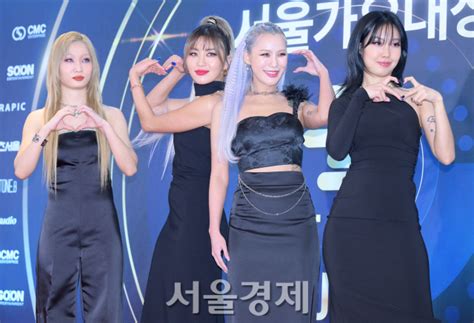 코카 앤 버터 각양각색 하트 Se★포토 서울경제