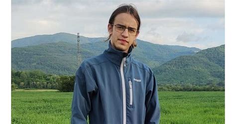 Добра заплата в евро за да посещава зъболекар без проблем мечтата на Баян абитуриента физик