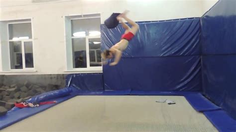 СТРИПТИЗ НА БАТУТЕ РАЗДЕВАНИЕ ИГРЫ ДЛЯ ВЗРОСЛЫХ ТРЮКИ НА БАТУТЕ Youtube