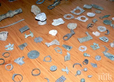 Стари вещи се превръщат в изкуство в изложба на младежка група в Перник Информационна агенция ПИК