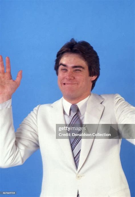 Actor Jim Carrey Impersonates Robin Williams As He Poses For A News Photo Getty Images