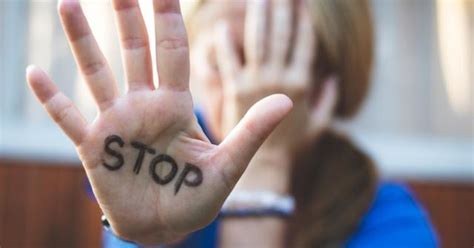 명확한 동의 없는 성관계는 성폭행 스페인 비동의 강간죄 도입