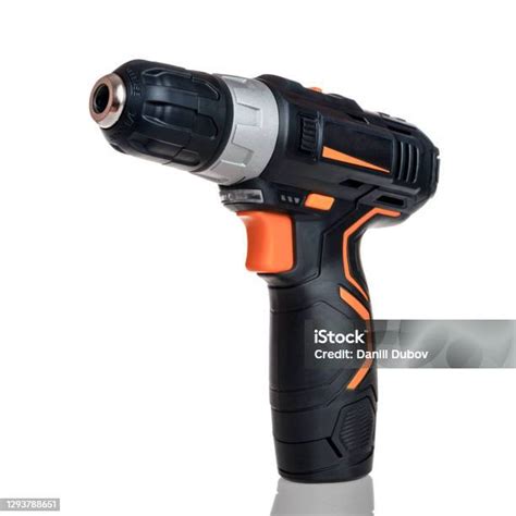 흰색 배경에 고립 된 전기 무선 스크루 드라이버 드릴 전문 홈 수리 도구 손 전동 공구 복사 공간 모의 디자인 0명에 대한 스톡 사진 및 기타 이미지 Istock