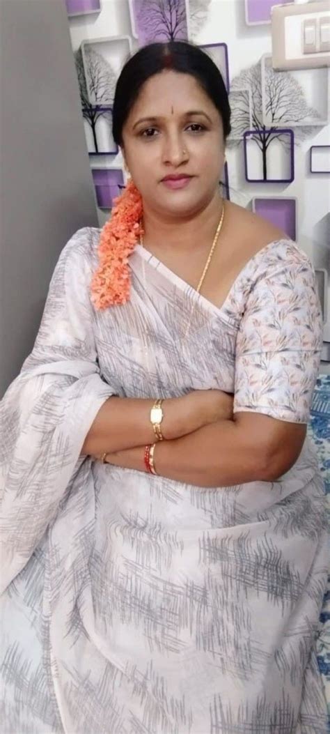 Pin By Ramesh On Favorite Aunties Beautiful Women Naturally