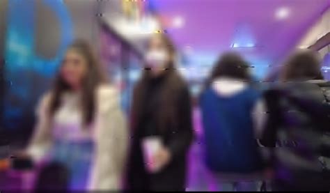 نیمه برهنگی دختران در پاساژگردی های دسته جمعی کشف لباس به جای کشف