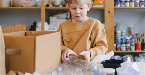 실내 Diy 갈색 스웨터 골판지 상자 공예 교육 그림 물감 금발 놀이 다채로운 독창성 목조 미술용품 보존 상상력 선반 소년 실내 활동