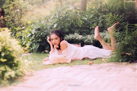 Vietnamese Sexy Model Vu Ngoc Kim Chi Beautiful In White