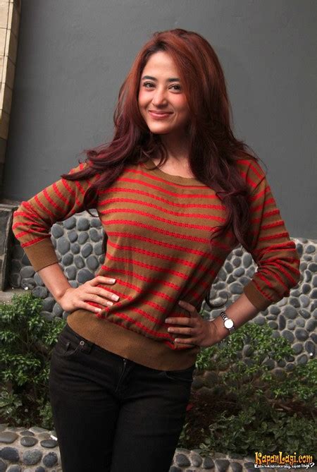 Khusus Foto Artis Foto Dewi Persik