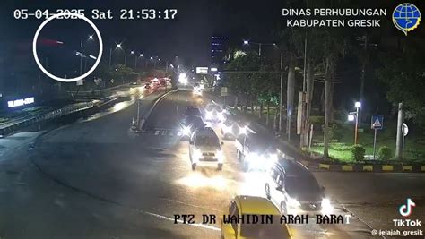 Mobil BMW Terjun dari Tol Belum Jadi di Gresik, Diduga Ikuti Google ...