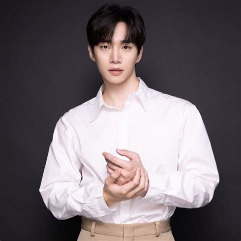 이준호 새 프로필 사진 공개…서늘한 분위기부터 청순 미모까지