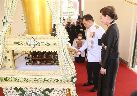 Photo Gallery ในหลวง พระราชินี พระราชทานเพลิงศพ พลเรือเอก หม่อมเจ้าปุสาณ สวัสดิวัตน์