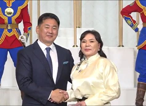 Баялаг бүтээгчдийн төлөөлөл төрийн дээд одон медаль хүртлээ