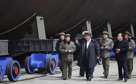 트럼프 보란듯… 北 “미사일 탑재 핵추진잠수함 건조중” 첫 공개