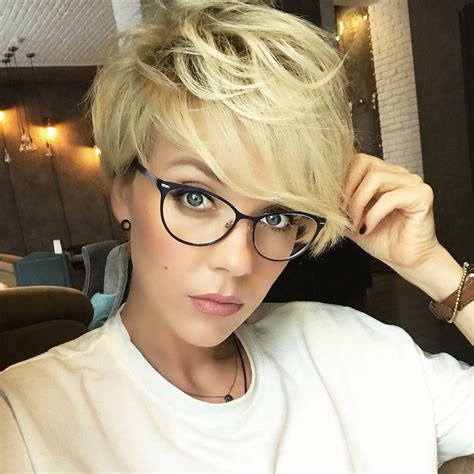 Къси прически с бретон 2020 За Жената