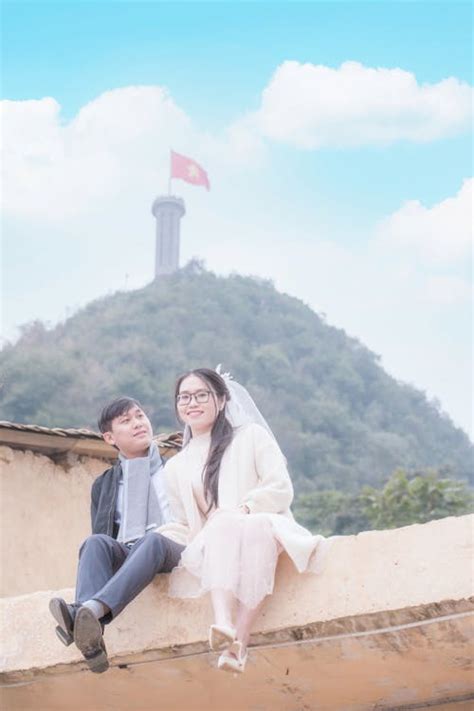 집 밖의 건물 경치 경치가 좋은 기쁨 깃발 낭만적인 내용 다정한 단란함 데이트 드레스 로맨스 매력적인