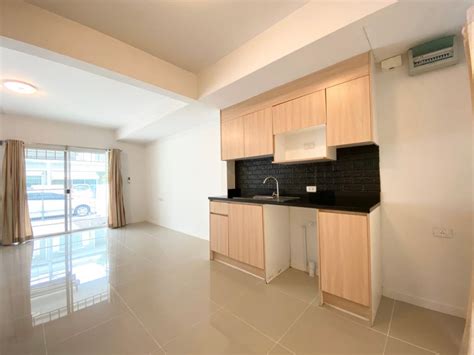 เจ้าของขายเอง ราคาถูกครับ ต่อรองได้ ทาวน์โฮม อินดี้ บางนา ติดห้างเมกะบางนาเลย ทำเลดีมาก ขึ้นลง