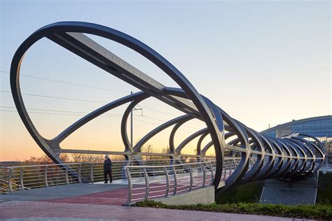 Innovative Pedestrian Bridges And Their Construction Details Archdaily