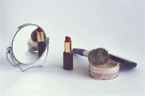 무료 이미지 손 가루 구성하다 인간의 몸 생성물 눈 아름다움 오르간 립스틱 화장품 화장 용 붓 백미러