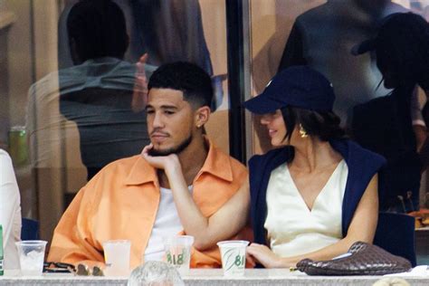 Timeline Lengkap Hubungan Kendall Jenner dan Devin Booker