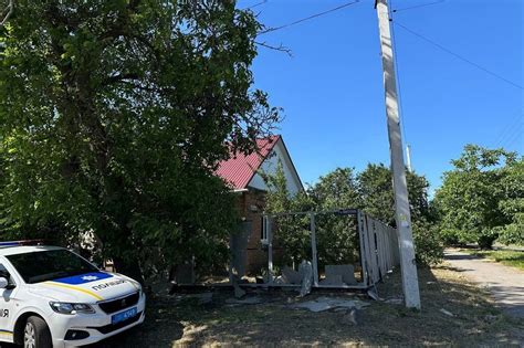 Поліція показала наслідки обстрілу Нікополя 9 червня фото