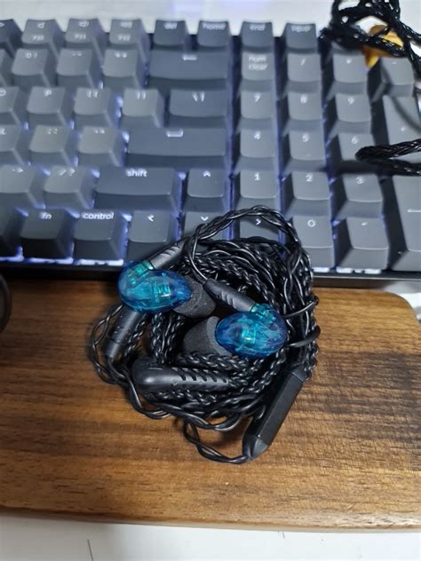 Shure 215, Audio, Earphones on Carousell