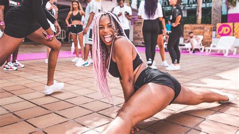 Learn Beginners Twerk Moves For Fun And Fitness Full Body Twerkout Youtube