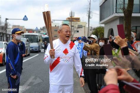 Olympic Torch Runners Photos And Premium High Res Pictures Getty Images
