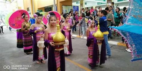 พาเหรดเด็กประถม มาในธีมงานภาคเหนือ ~รับจัดขบวนพาเหรดทั่วประเทศ~ น้องๆโรงเรียนไหนต้องการชุดเดิน