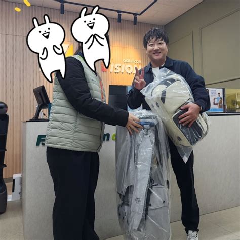 필드림 요즘 최애하는 스크린골프 대회 홀인원 뜬금 ㅋ 선물 왕창 받음여 ㅋㅋ 캐디백 보스턴백 카카오 내가 그닥 안 좋아해서 놀란 내 동반자ㅋ Mthe