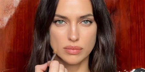 39번째 생일을 축하하기 위해 이 모델이 그녀의 뷰티 루틴을 공유합니다