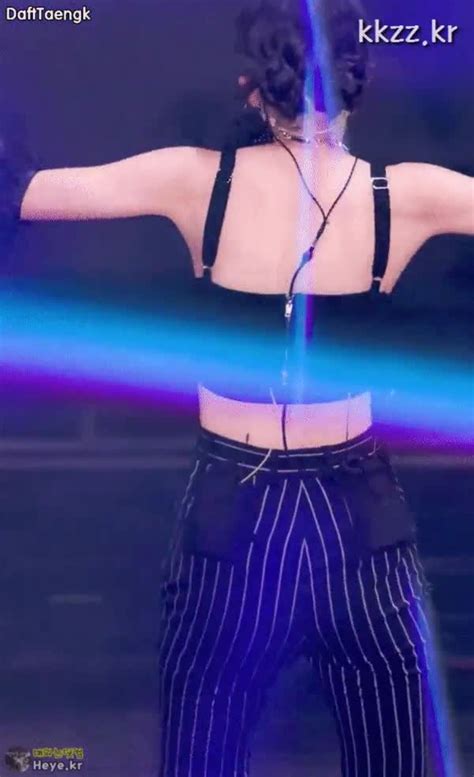 탄력 있는 뒤태 레드벨벳 슬기 움짤