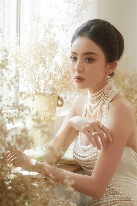 娜扎身穿挂脖珍珠裙典雅清丽 身材凹凸有致太惊艳 搜狐大视野 搜狐新闻