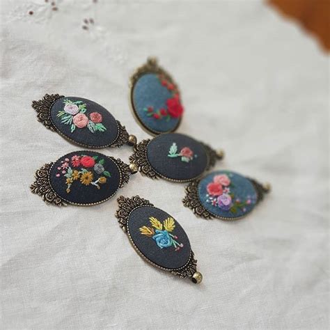 햄프린넨가방 꽃원단 패치워크 빈티지린넨 햄프린넨 자수가방 햄프의 매력은 낡음 새것이 아닌것에 매력 린넨에 가득가득 넘치게 꽃자수를 채우던데 왠지 나는 가득한