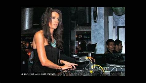 7 Dj Cewek Paling Seksi Dan Sukses