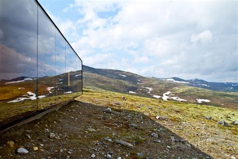 Байгалийн цогцолборт газрыг тольдох павильон