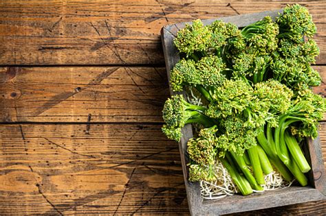 원시 유기농 신선한 브로콜리니 나무 상자에 야채 나무 배경입니다 평면도 복사 공간 0명에 대한 스톡 사진 및 기타 이미지 0명 가정 주방 가정의 방 Istock