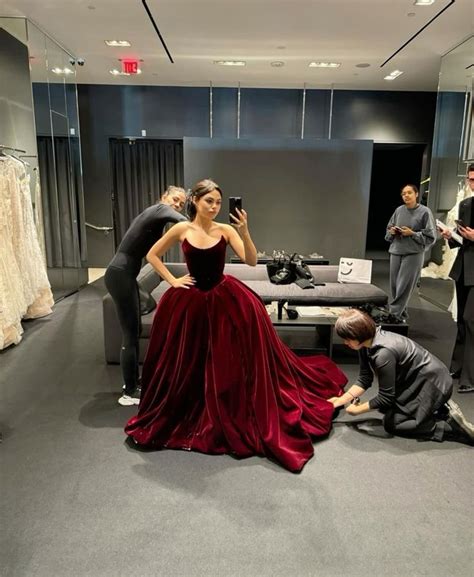 Pin By Ally On Ariana In 2024 Celebrity Dresses Award Show Dresses